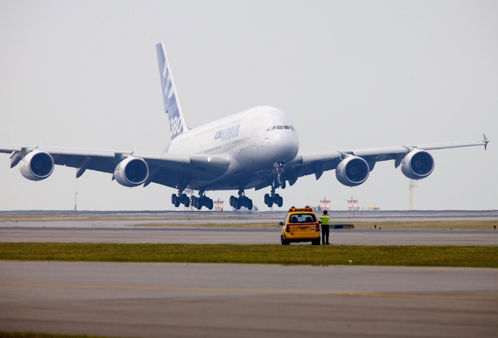 AIRBUS A380 : Pesawat Terbesar Di Dunia | Nine Lounge