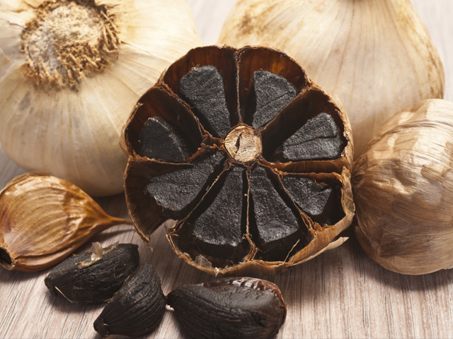 Siete alimentos negros que aportan grandes beneficios a la salud ...