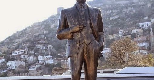 ΕΝΩΜΕΝΟΙ ΕΛΛΗΝΕΣ: ΣΚΟΠΙΑ: ΑΓΑΛΜΑ ΤΟΥ ΣΦΑΓΕΑ ΝΤΟΝΜΕ ΜΟΥΣΤΑΦΑ ΚΕΜΑΛ ...