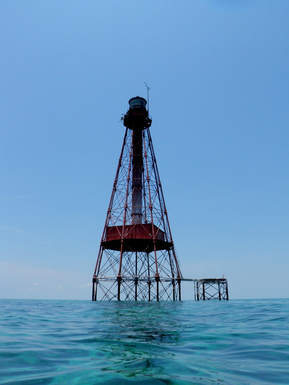s/v Wave Dancer: Spectacular Visibility at Sombrero Lighthouse