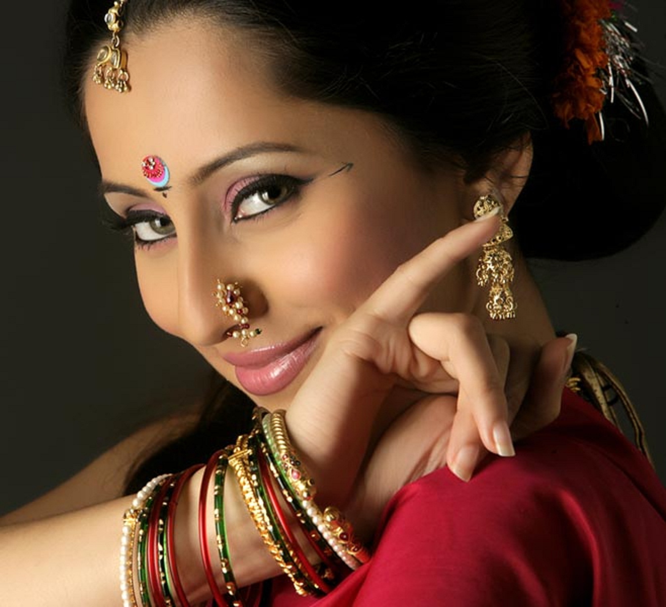 CELEBRITIES HD WALLPAPER DOWNLOAD: Anusha Dandekar HD Wallpapers Fee ...