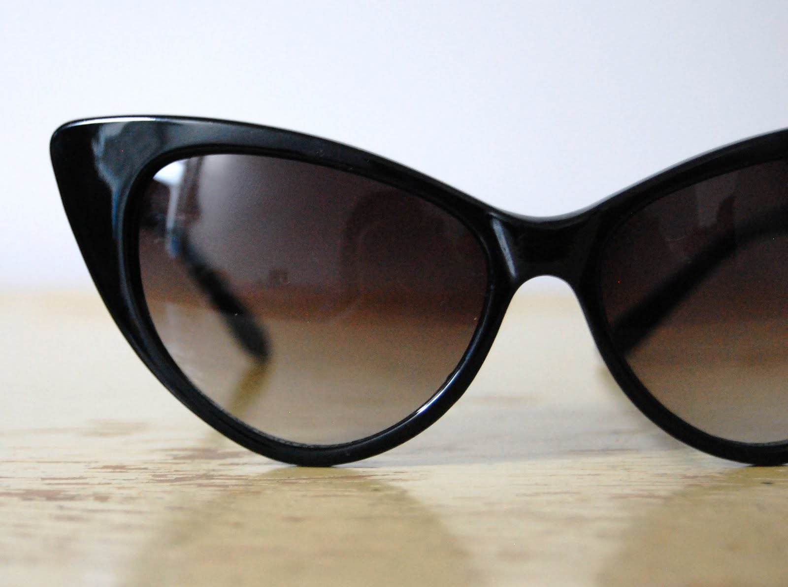 Hello Again Vintage Modern 50s Chic Cat Eye Sunglasses