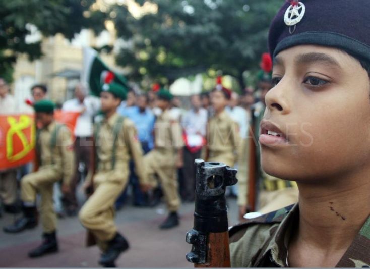 43 cutest pictures of children in the uniforms of Pakistan defence forces