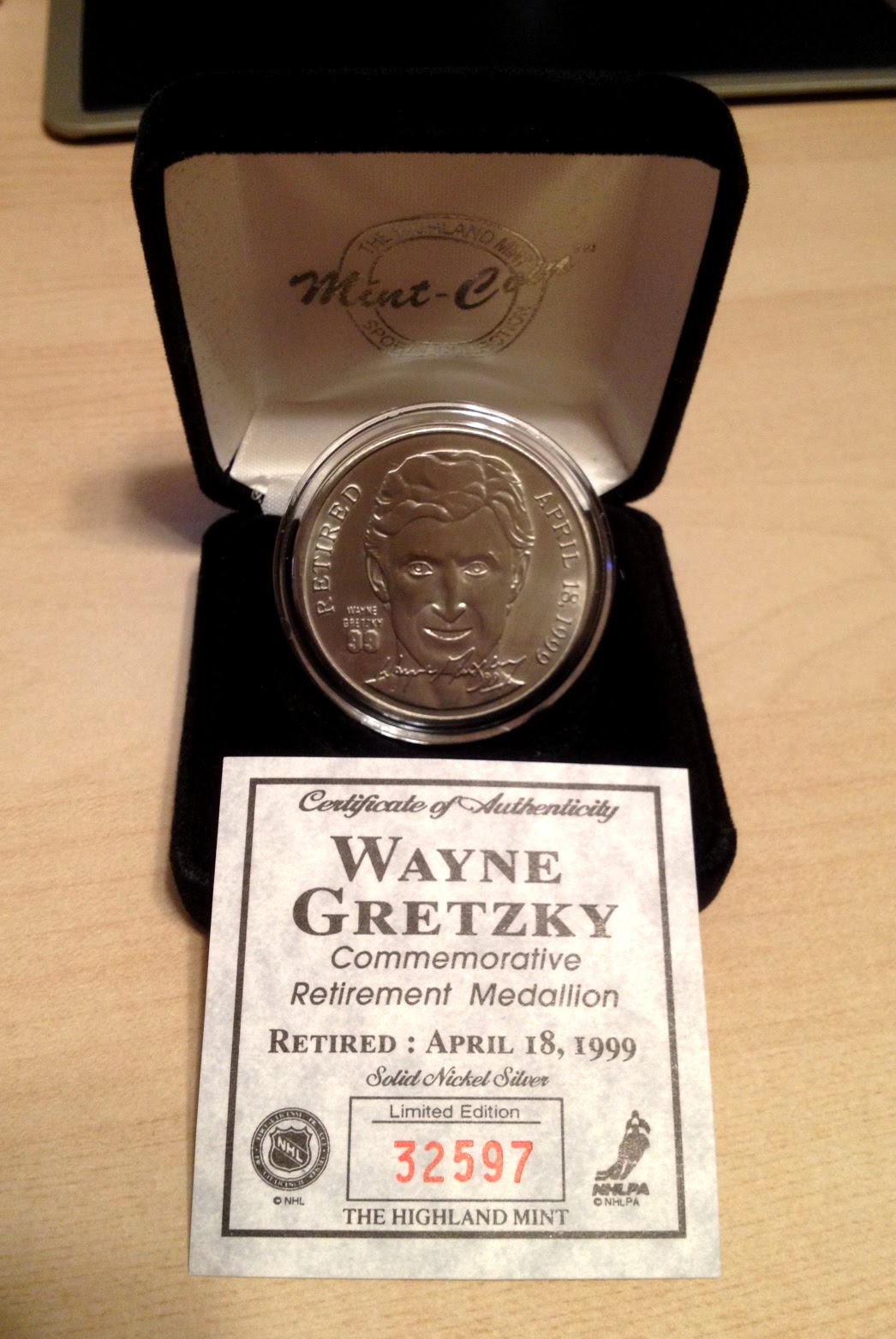 MY HOCKEY CARD OBSESSION: STASHED IN THE CLOSET - Gretzky Retirement Coin