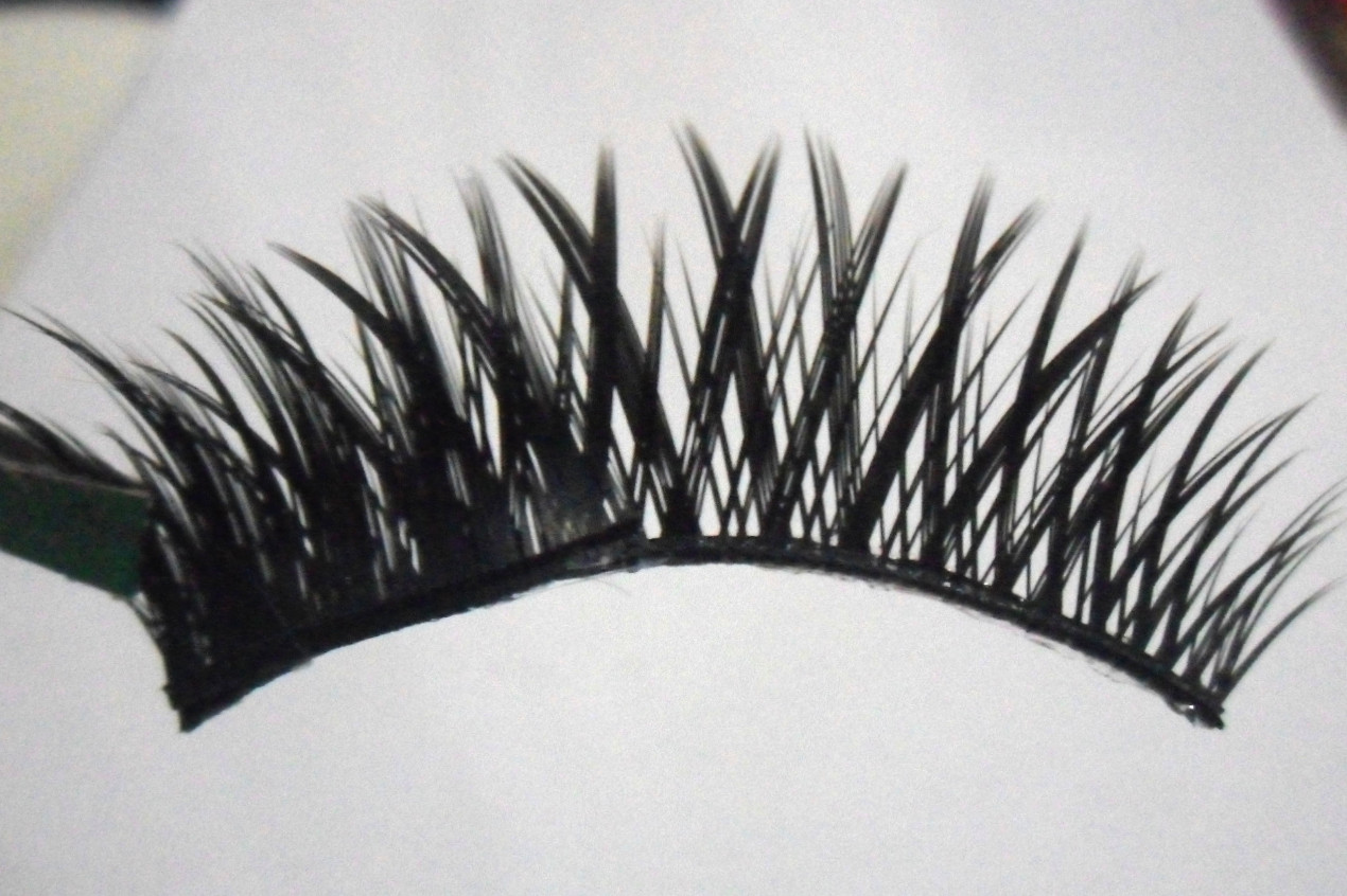 Beauty Diary: How to stack fake eyelashes