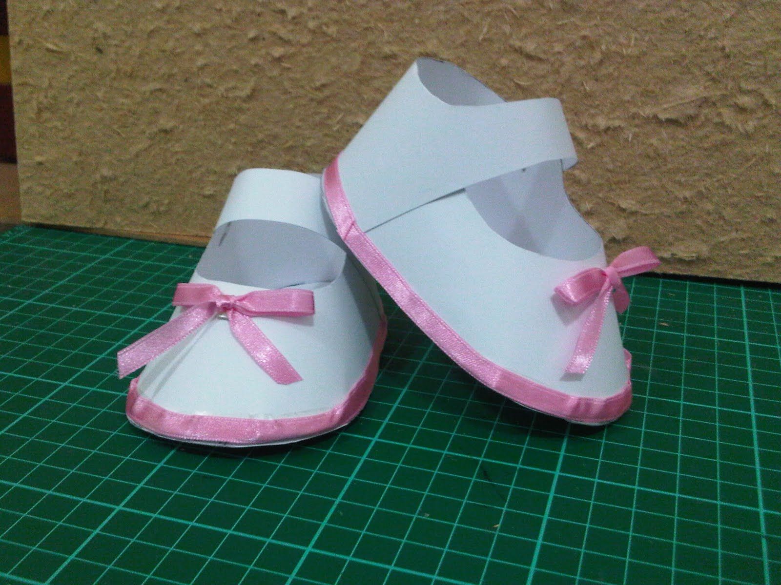 Elizabeth Arlene Quilled Creations: Paper Baby booties