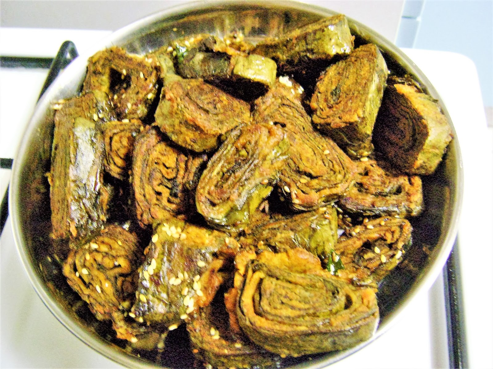 Bethica's Kitchen Flavours: Paatra (Steamed Arbi / Colocassia Leaf ...