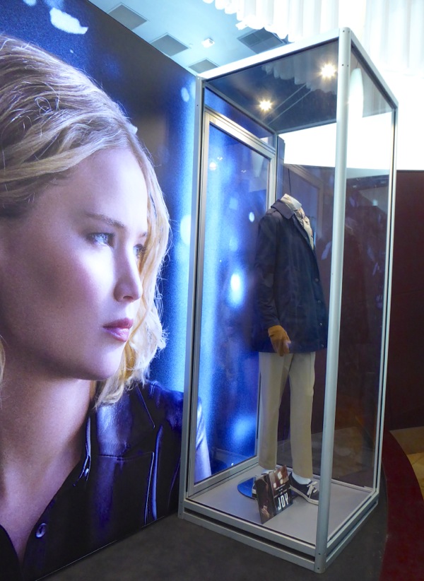 Hollywood Movie Costumes and Props: Jennifer Lawrence Joy movie ...