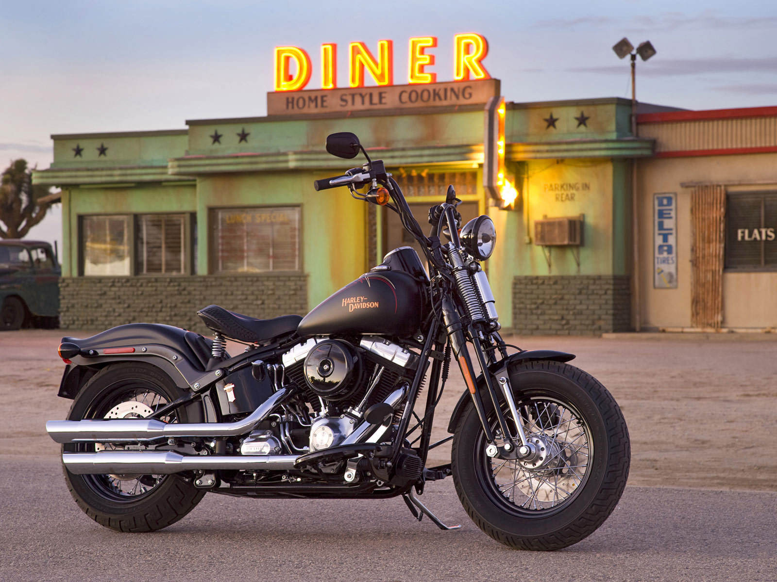 Harley-Davidson pictures. 2008 FLSTB Softail Cross Bones