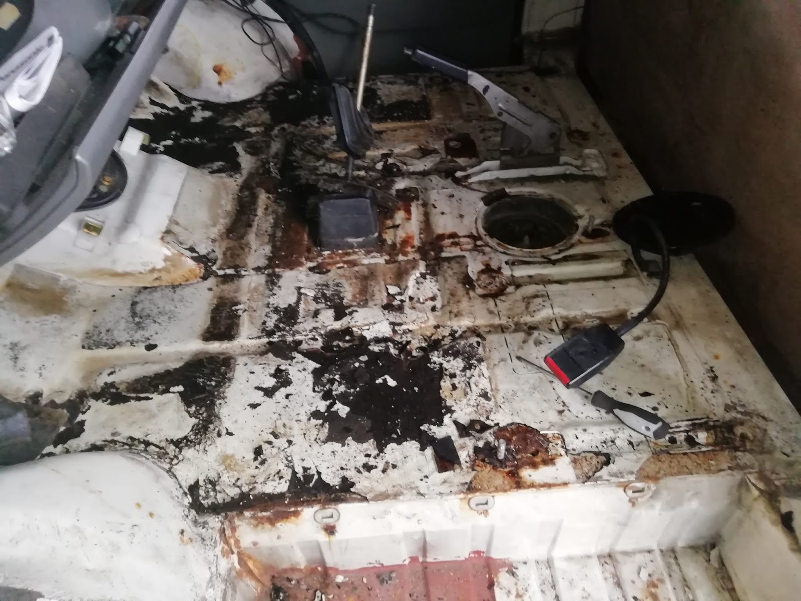 Biały the VW transporter T4 restoration: More rust