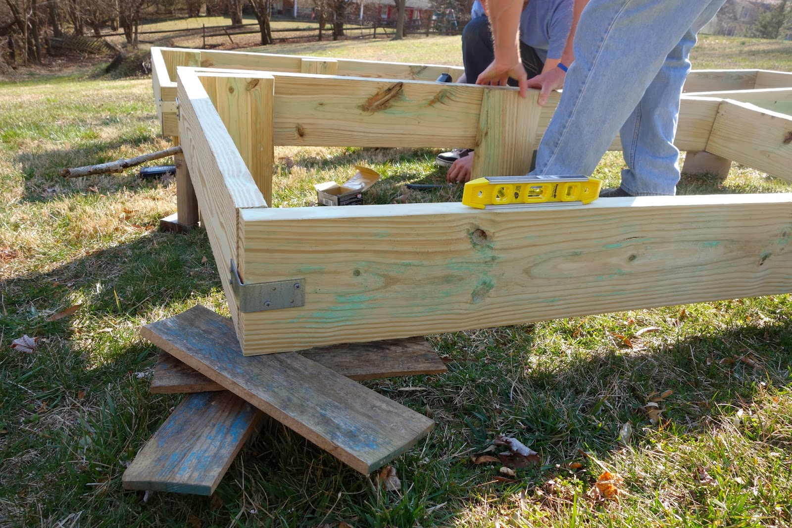 rustyfarmhouse: DIY - Leveled Garden Boxes