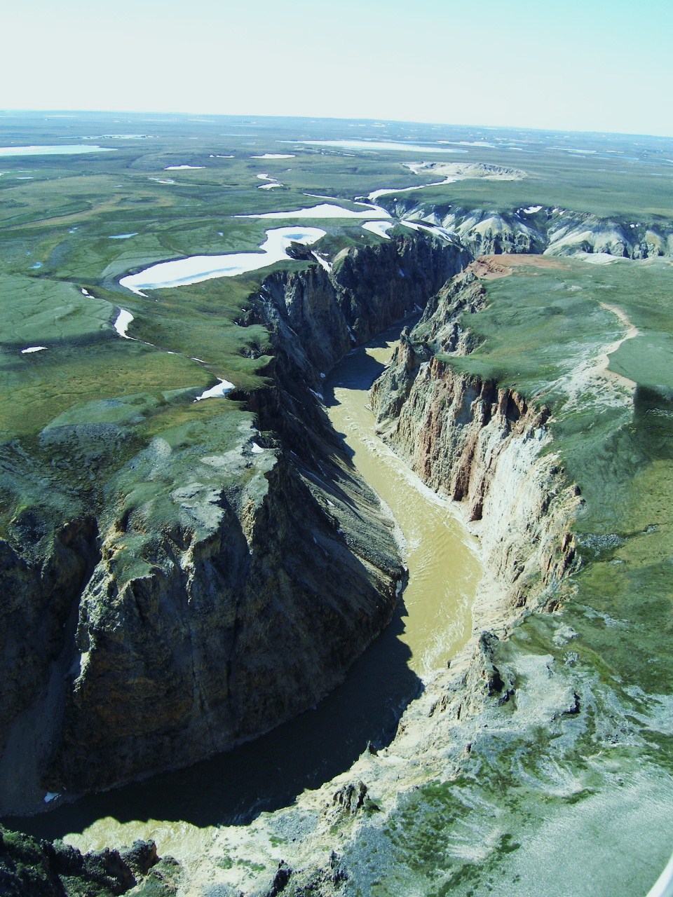 Ultima Thule: Paulatuk, the blue inuvialuit hamlet by the 'Smoking ...