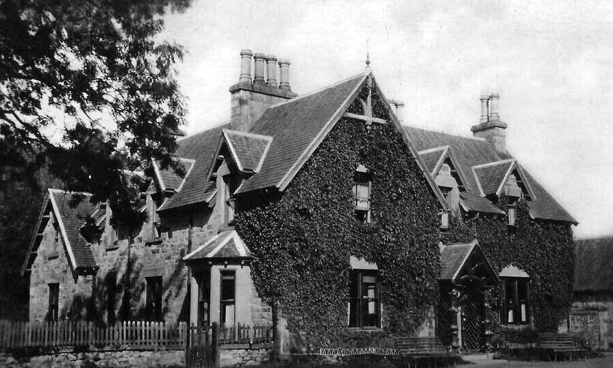 Tour Scotland: Old Photograph Hotel Tomich Scotland