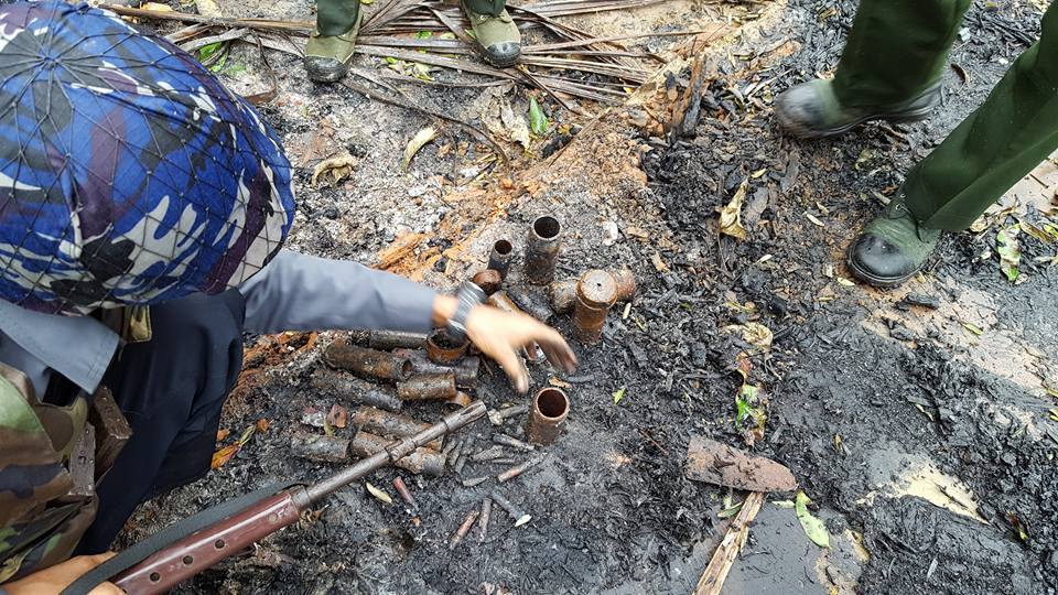 Hla Oo's Blog: Buddhists Flee Maungdaw As Army Fights Rohingyas