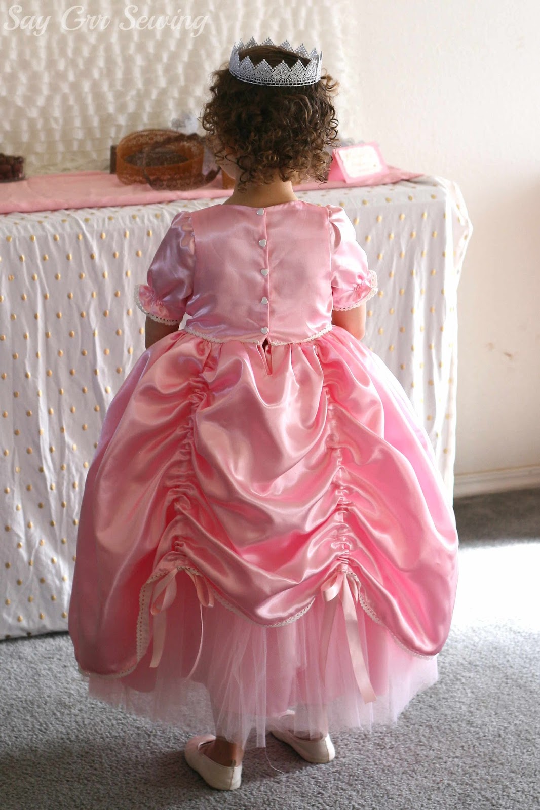 Say Grr Sewing: Princess Dress and Party