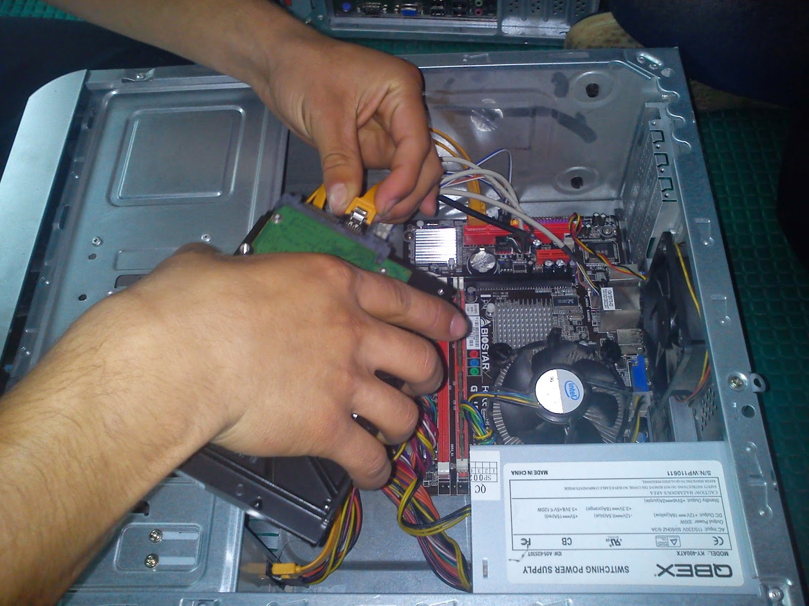 COMO DESARMAR UNA CPU