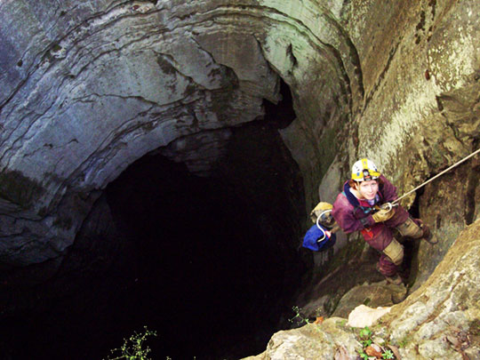 TomYumGoongZone: ถ้ำเอลลิสัน (Ellison's Cave)