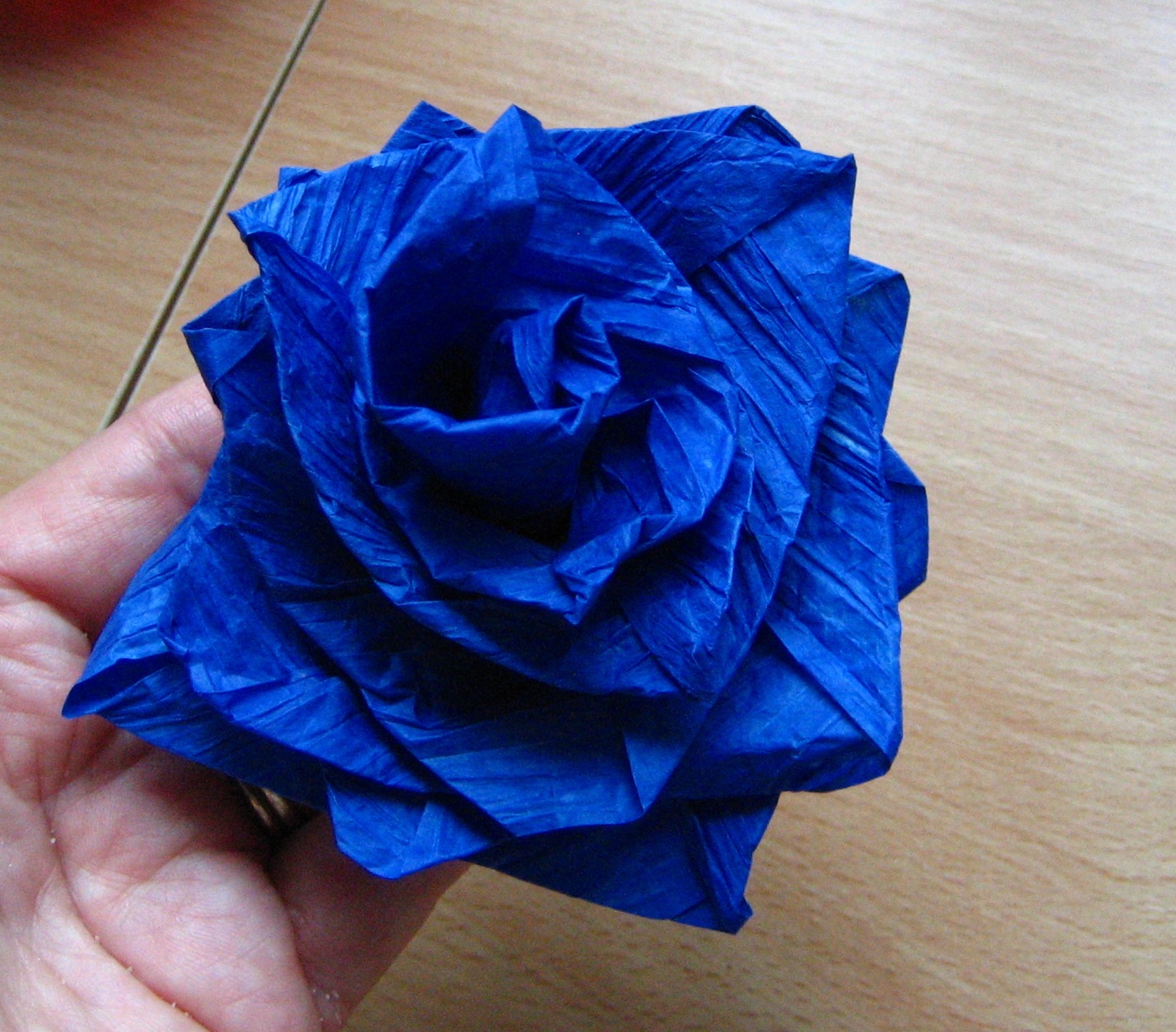 VillaTuta: Paperinarusta ruusu