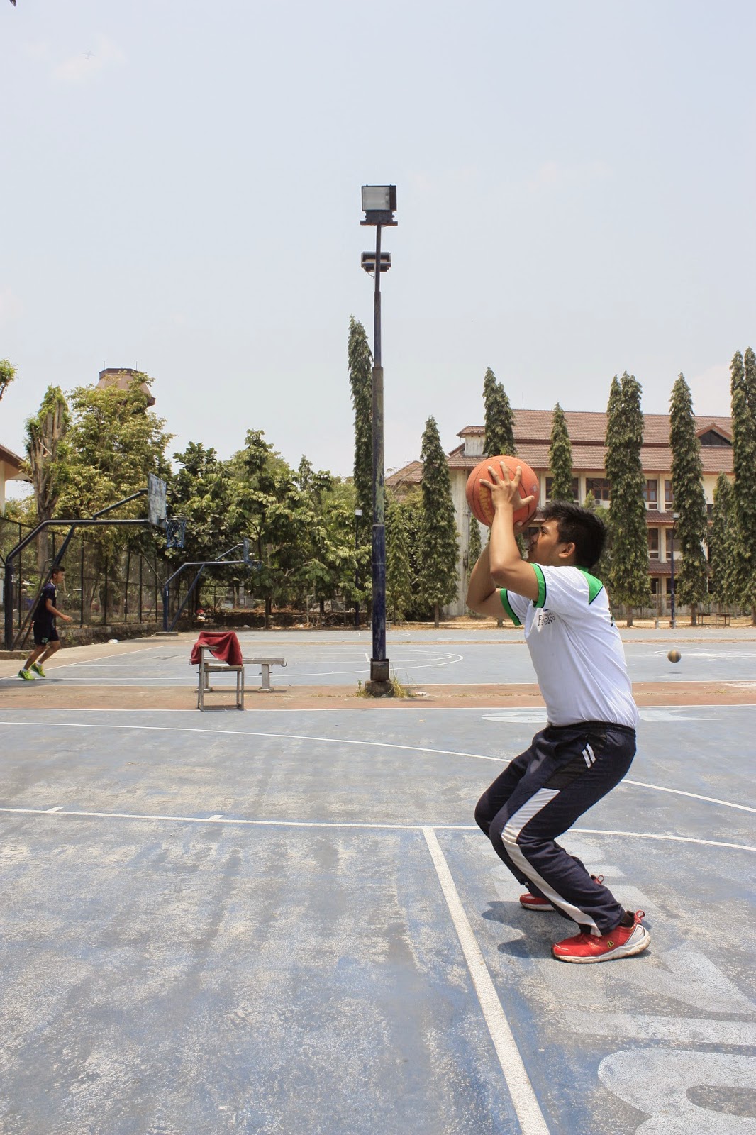 RUTINITAS RUMAH KEDUA: Teknik Dasar Free Throw Bola Basket