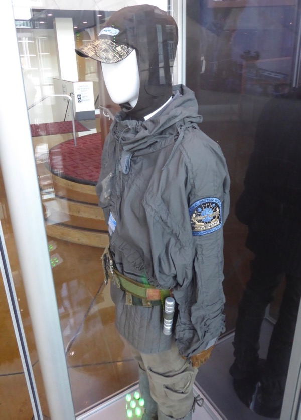 Hollywood Movie Costumes and Props: Katherine Waterston and Billy ...