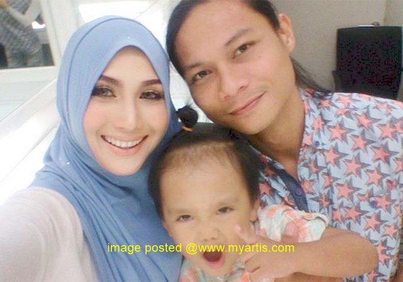 MYARTIS.COM | MYARTIS | MY | ARTIS: JUE AZIZ KINI SUDAH BERHIJAB PENUH