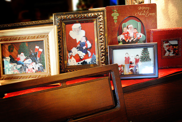 Santa Photo Display Tradition | i should be mopping the floor