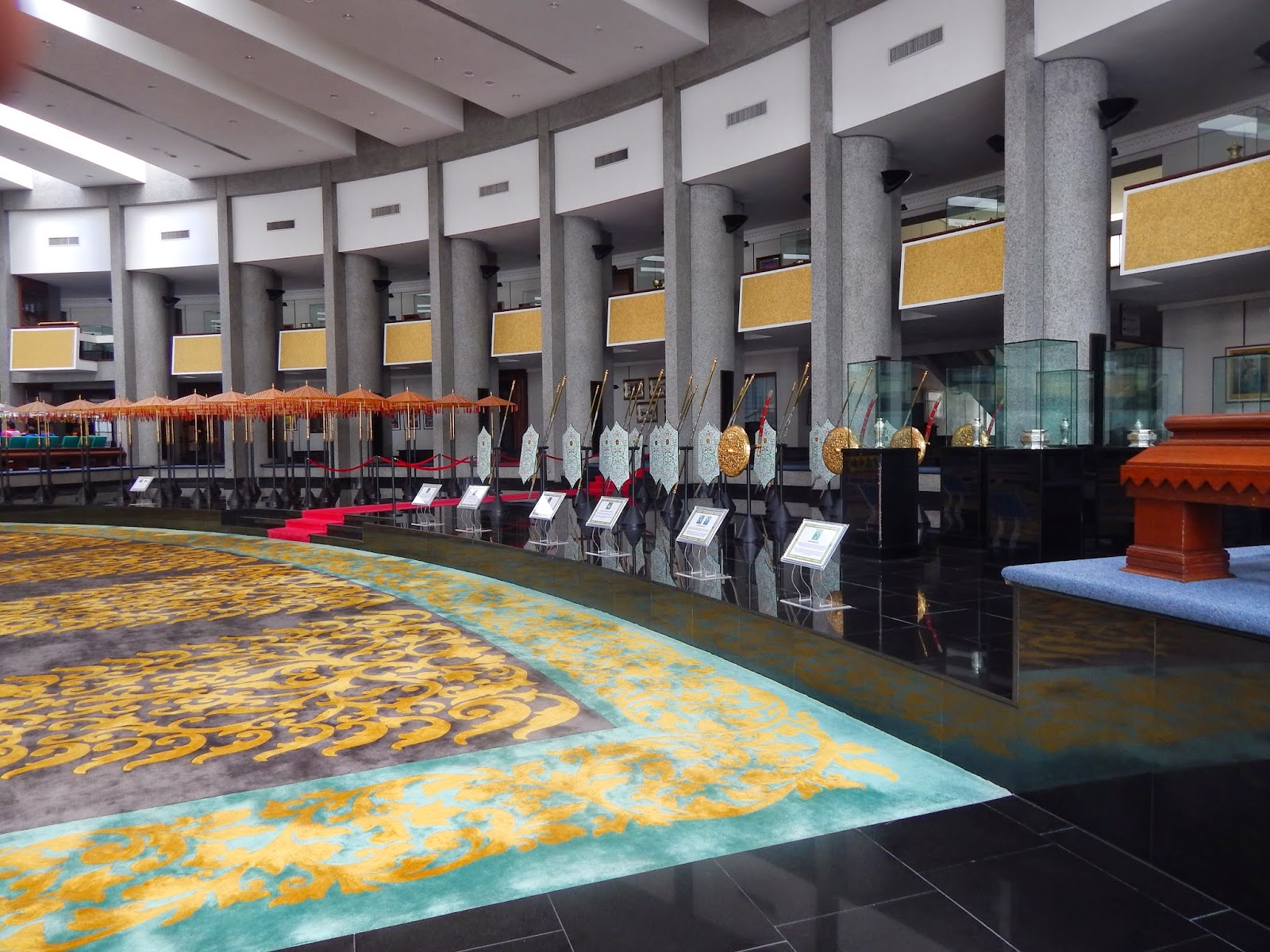 The Amazing place in BRUNEI DARUSSALAM : Royal Regalia Building Brunei