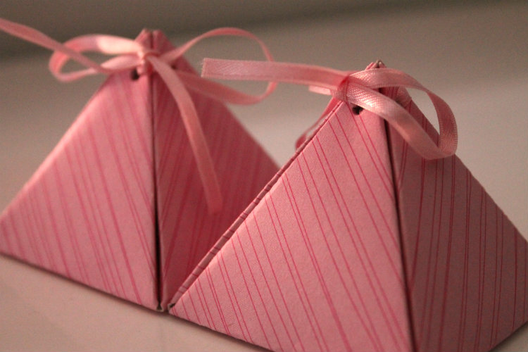 A style victim: DIY | Paper Pyramid Gift Boxes