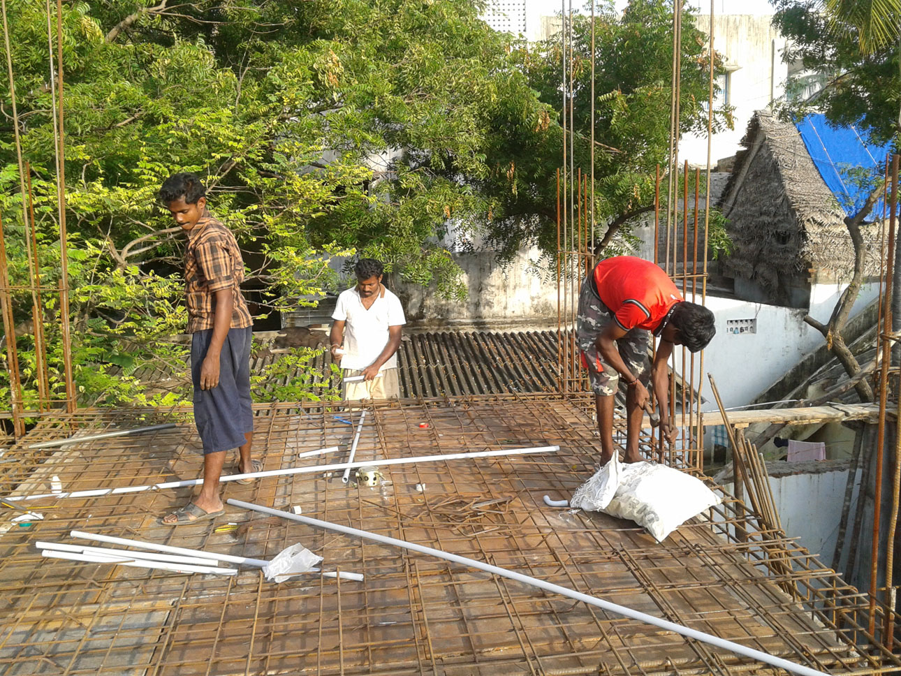 Protection Apartments: 22/11 fixing of steel rods for the roof and ...