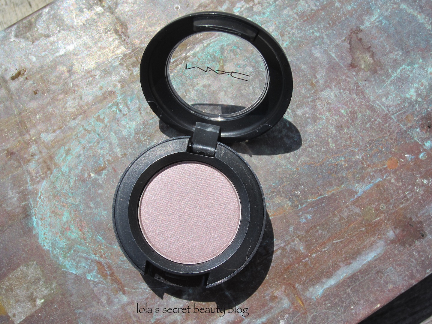 lola's secret beauty blog: MAC Shale Eye Shadow Review & Swatches