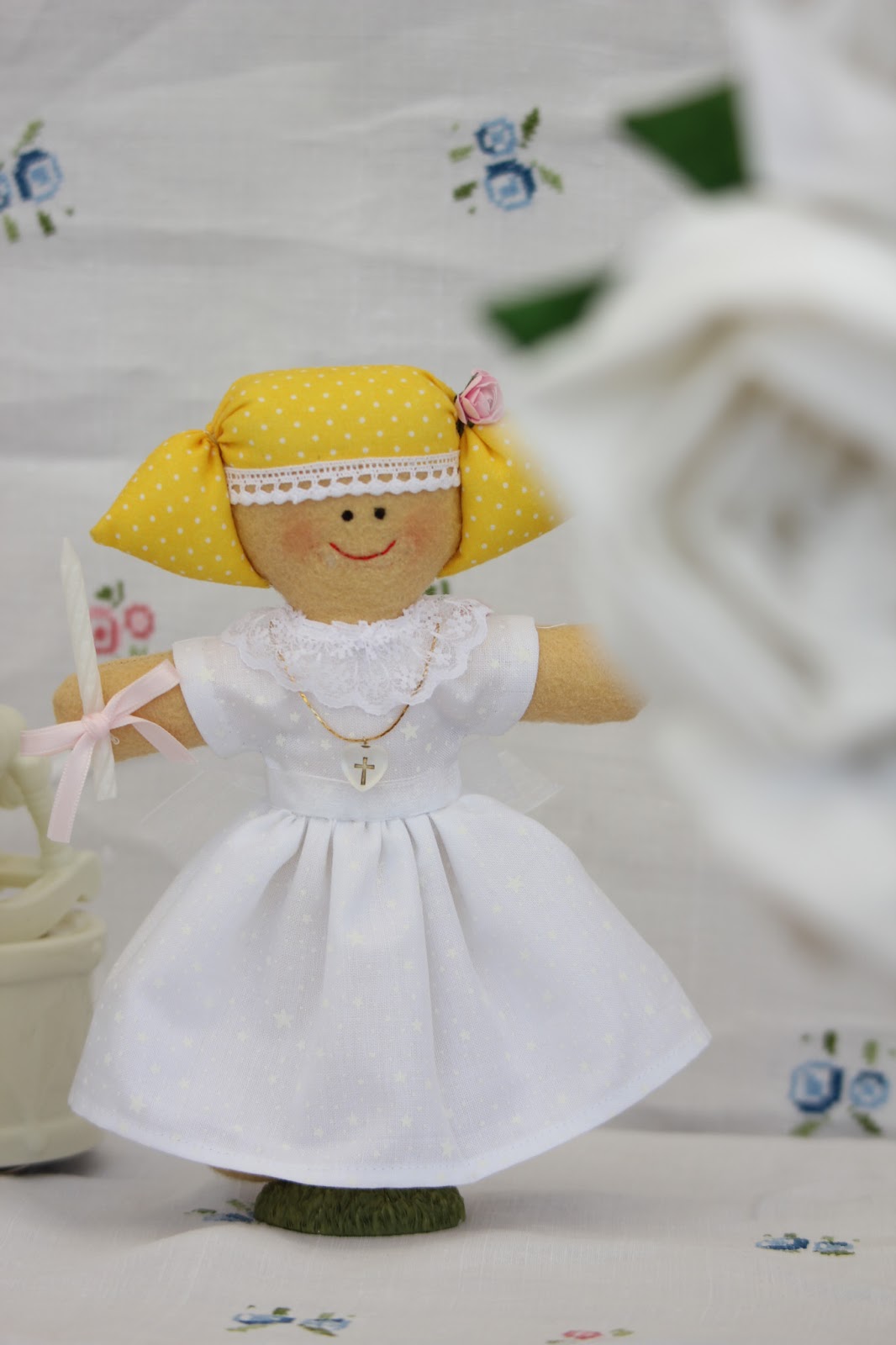 MI HOGAR DE PATCHWORK: Felty - Muñeca Primera Comunión