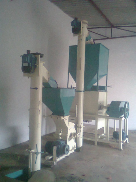 S.G.Engineer 09219533381 www.sgengineer.com: Poultry Feed Machine