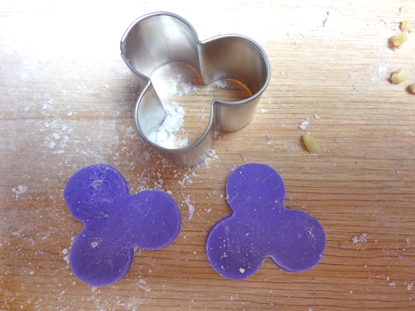 Violet White Velvet Cupcakes – Diary of a Mad Hausfrau