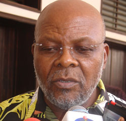 UNIVERSAL: Muteka com medo da própria sombra