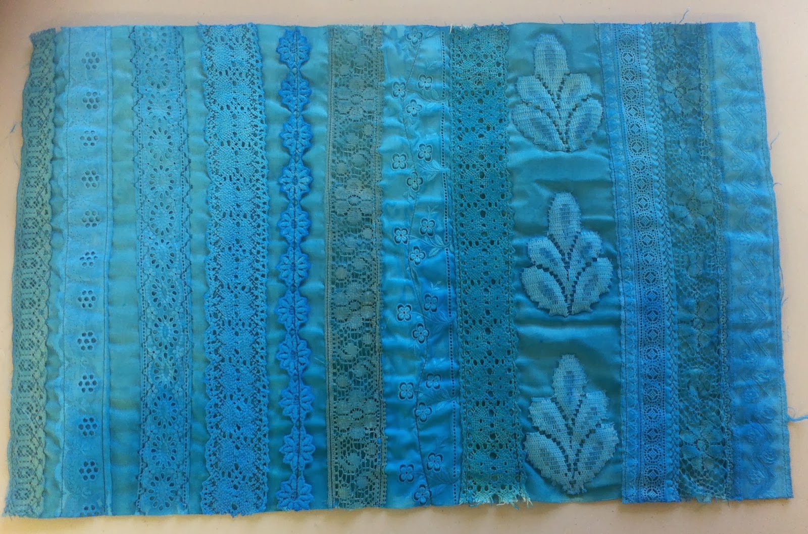 The Old Art Room: Dyeing Lace Top