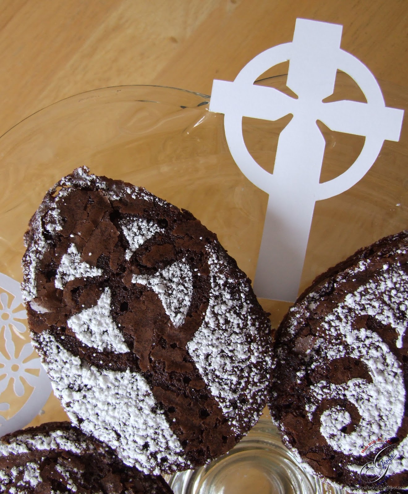 Jamie's Craft Room: Edible Boss Kut Dies!