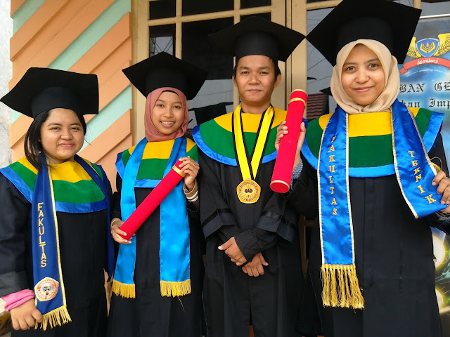 JAYA GEMILANG TOGA: Fitting toga Fakultas Teknik unlam Banjarbaru