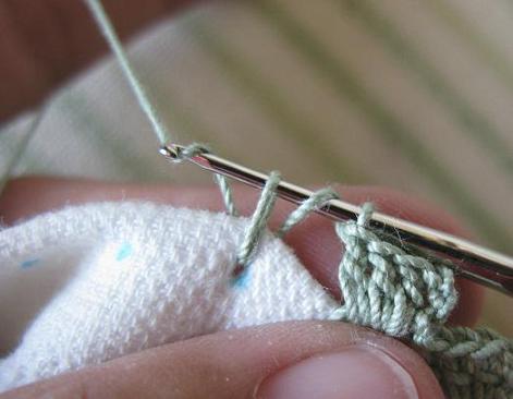 Miss Abigail's Hope Chest: Tutorial - Easy Zig-Zag Crocheted Edging