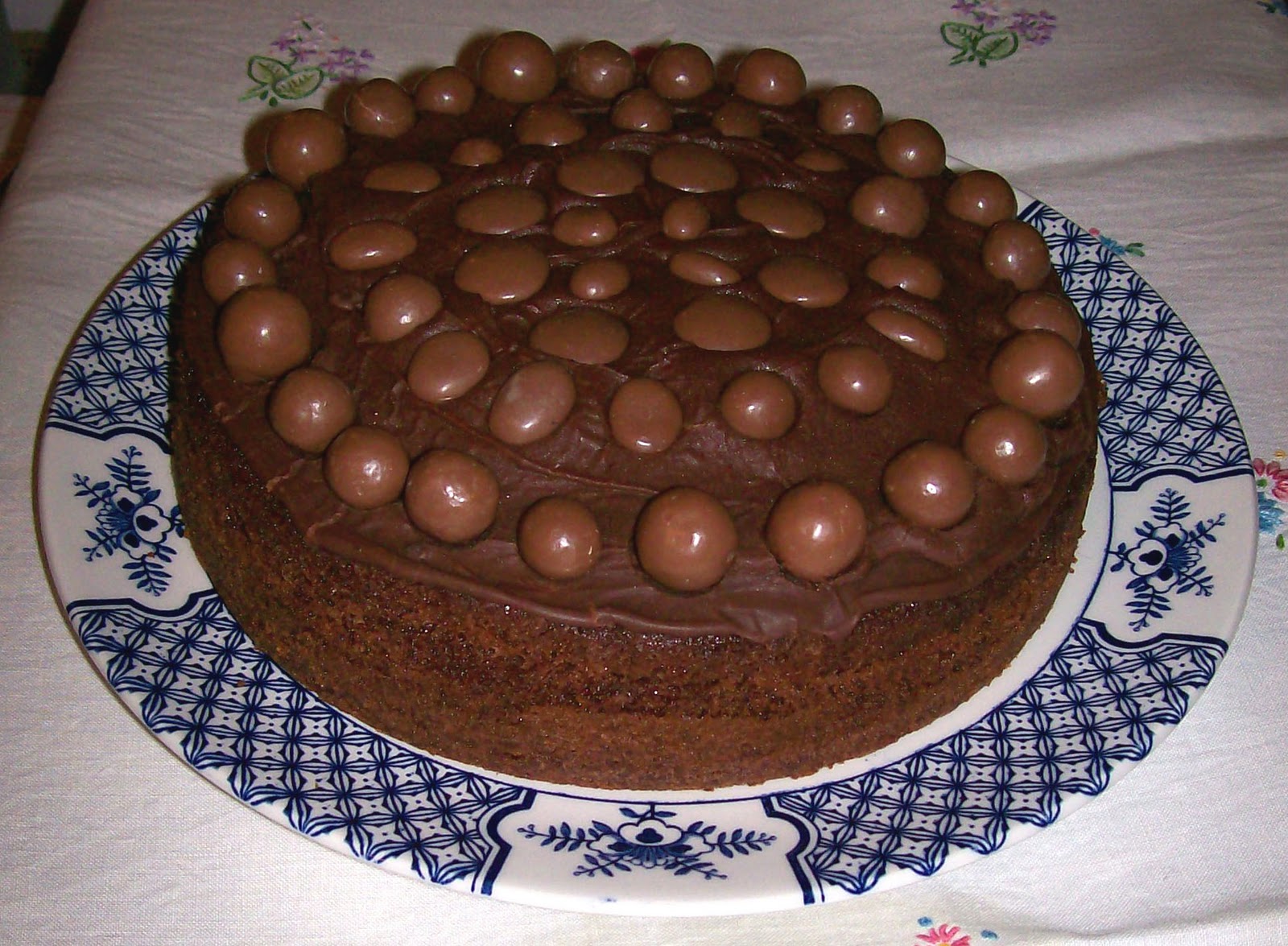 Feltabulous: 300th Blog Post - 'Russian Roulette' Revels Cake