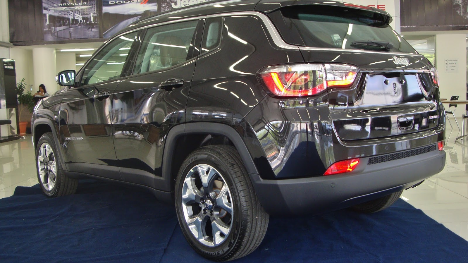 Jeep Compass Limited 2017 chega às concessionárias