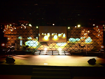 Todd Bougher: Origami Triangle Stage Design