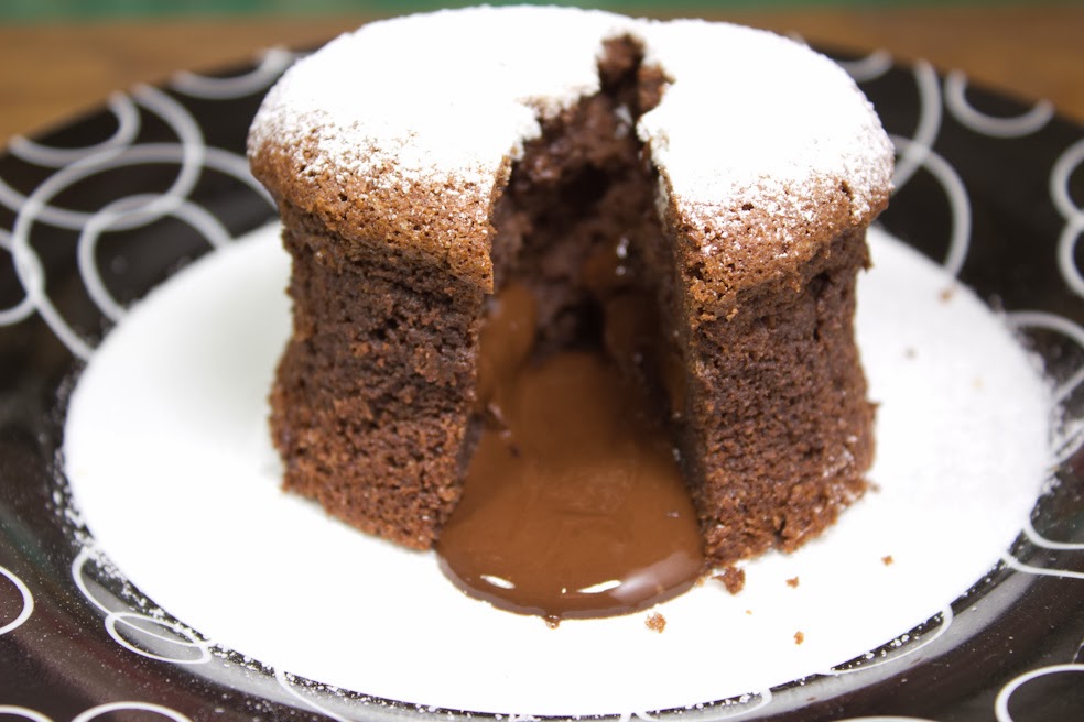 Cocina, mesa y mantel: Coulant de chocolate negro y chocolate blanco