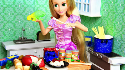 Let's Eat! How to Make Doll Food : Pasta with all the fixings!