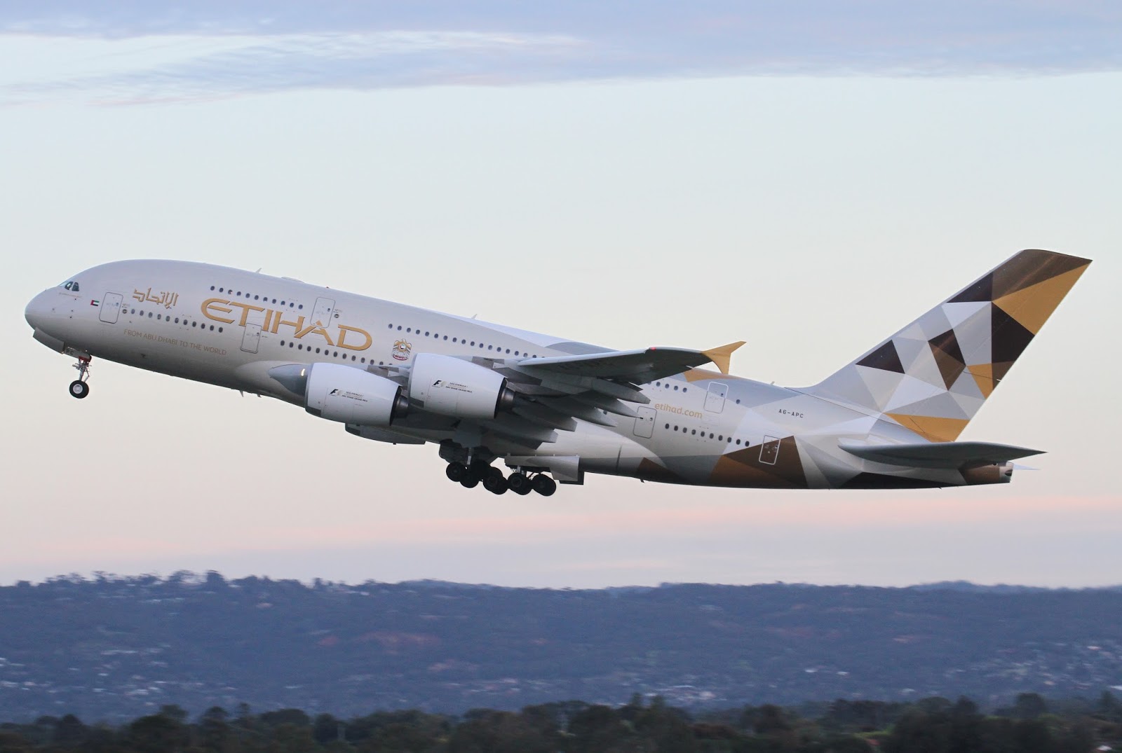 Adelaide Airport Movements: Etihad Airways A380 A6-APC diverts to ...