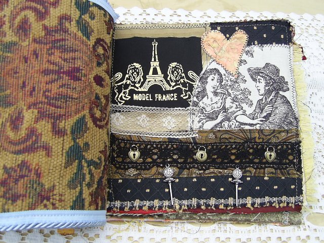 SEW IN ART: Fabric Book