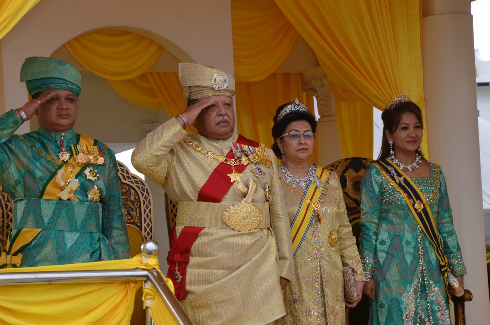 Warna Sari: ISTIADAT PENGANUGERAHAN DARJAH DAN PINGAT KEBESARAN SEMPENA ...