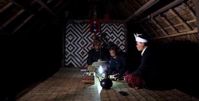 LOMBOK MIRAH SASAK ADIE: Seni Pepaosan.Pembacaan Lontar Kuno di Lombok