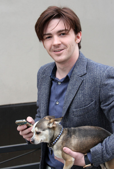 Ajuda-me ater Drake bell na minha vida: Drake Bell e os cachorrinhos