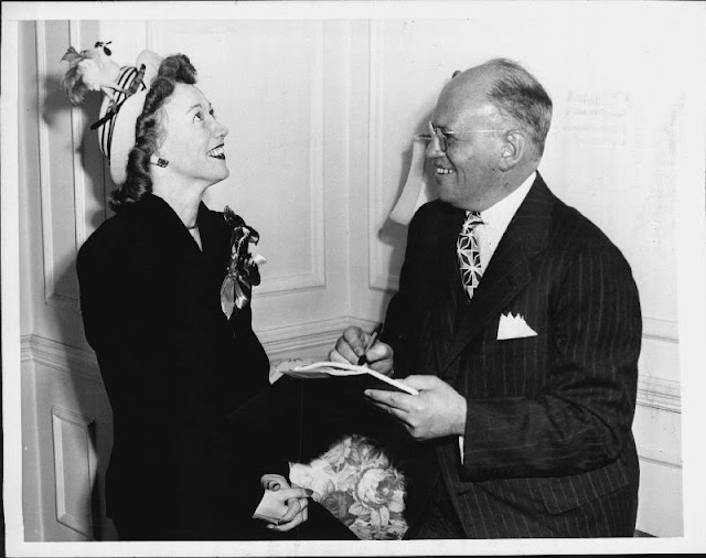 Mike Lynch Cartoons: Cartoonist Photos Part 10