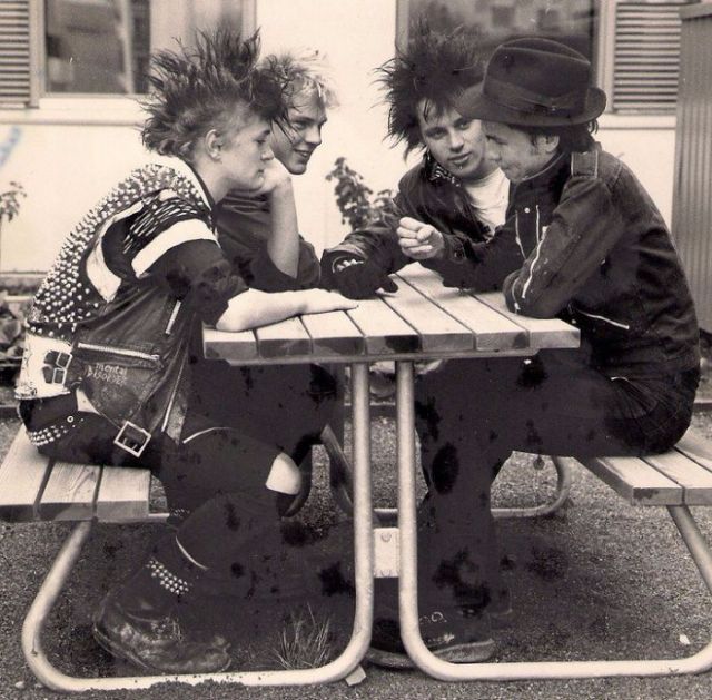 40 Amazing Candid Photographs That Capture Finnish Punk Scenes From the ...